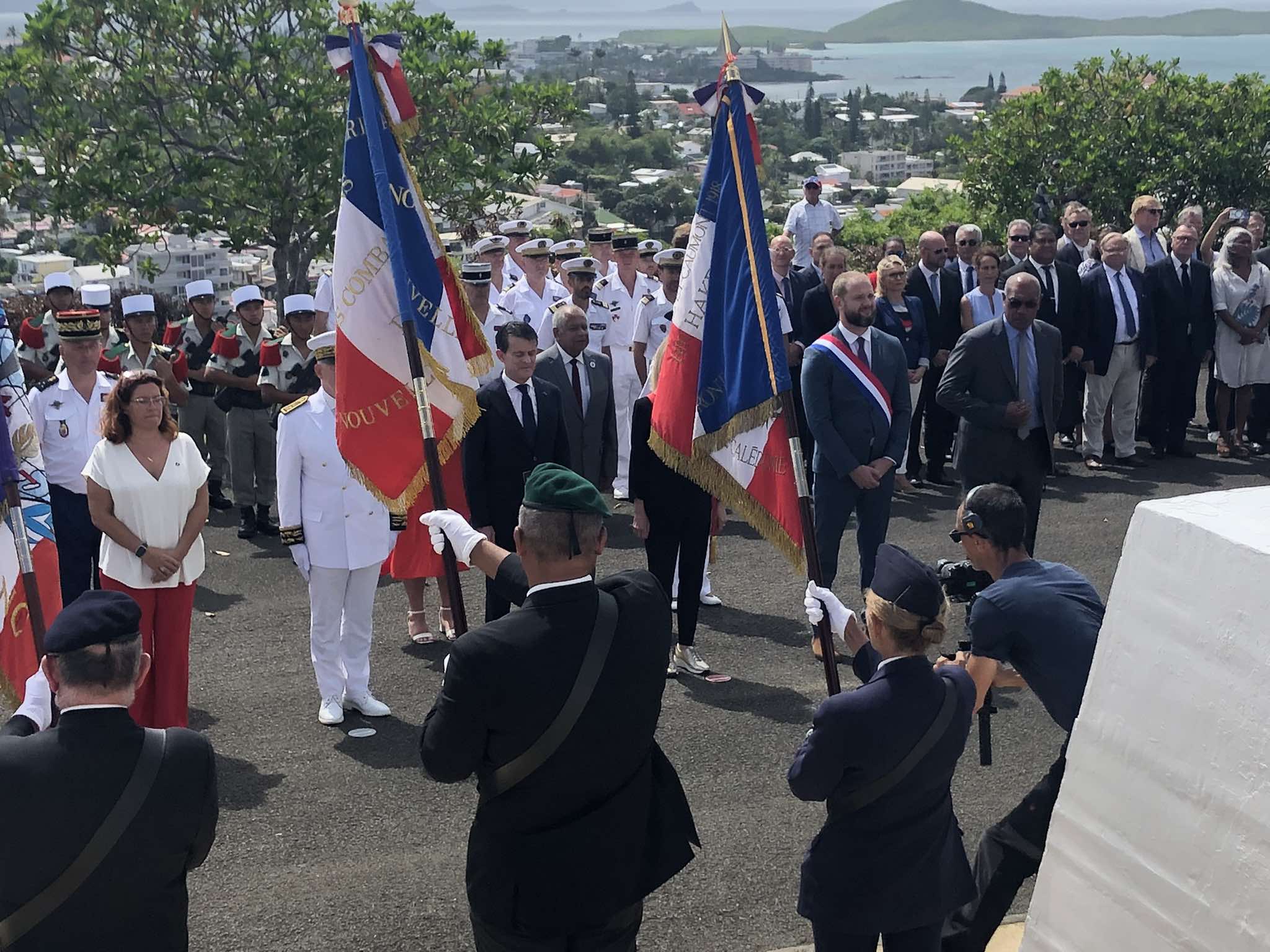 Manuel Valls est arrivé en Calédonie | Radio Rythme Bleu