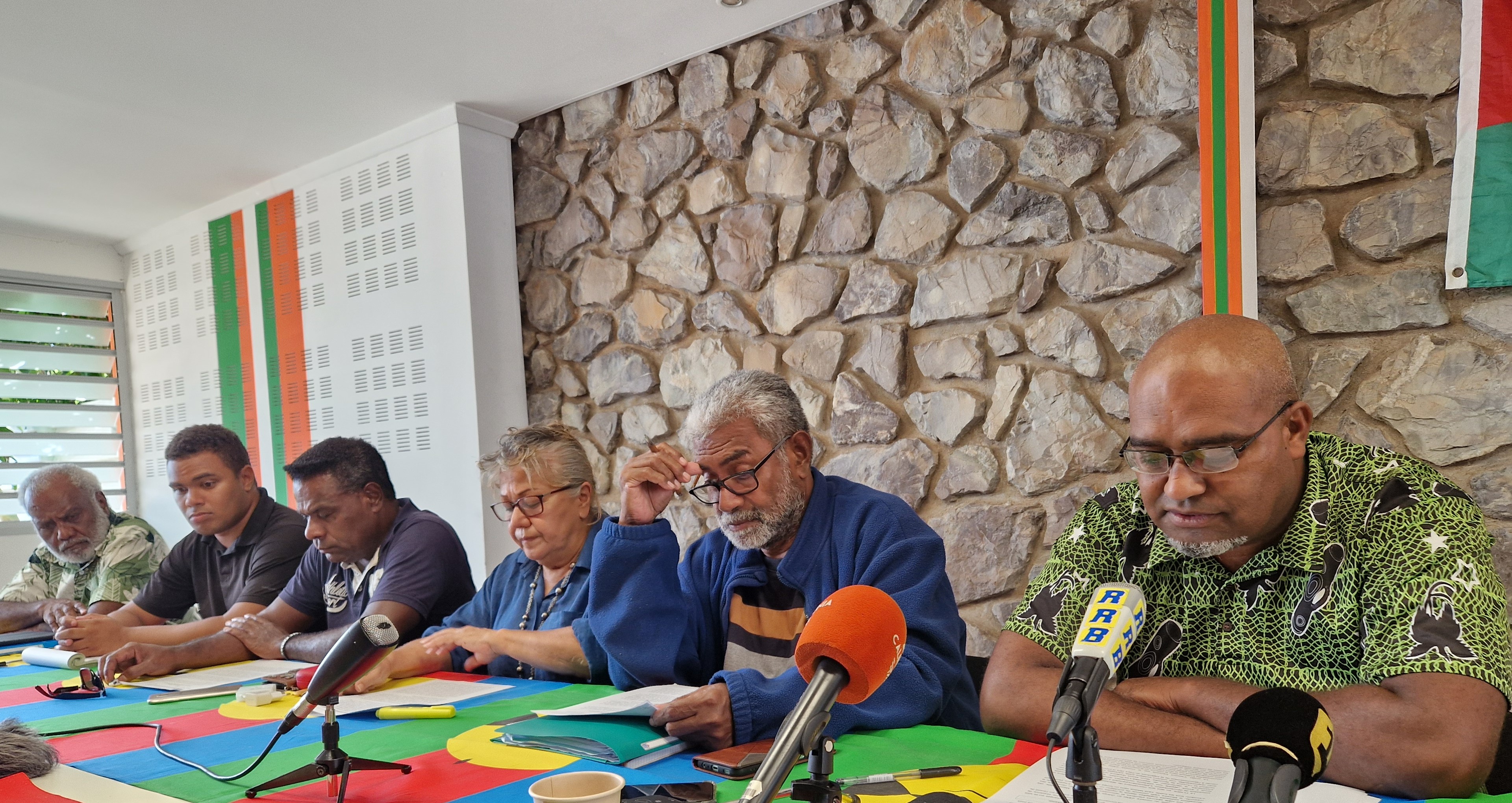 Un avis très réservé du BP du FLNKS sur le projet d'accord | Radio ...